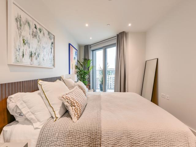 2 Bedrooms Flat for Rent in Bloom West | Foxtons