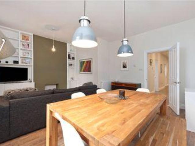 2 Bedrooms Flat for rent in Blomfield Road, Little Venice, London W9
