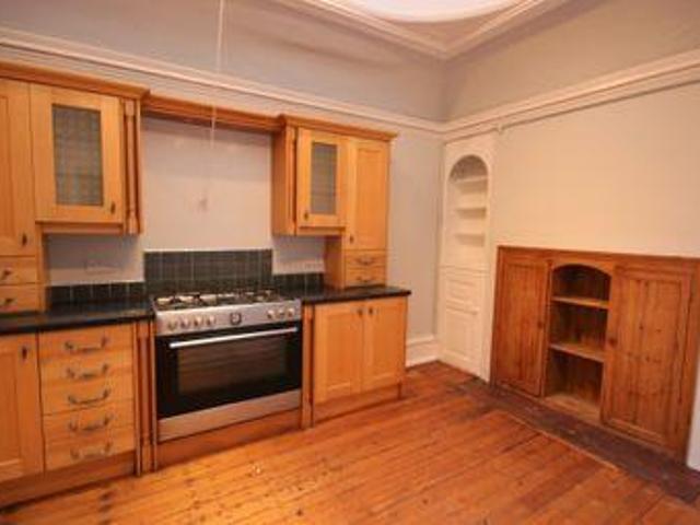 2 Bedrooms Flat for rent in Brunswick Square, Hove BN3