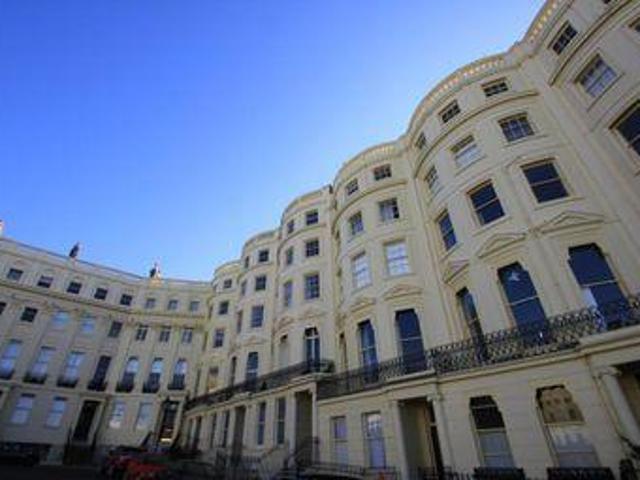 2 Bedrooms Flat for rent in Brunswick Square, Hove BN3