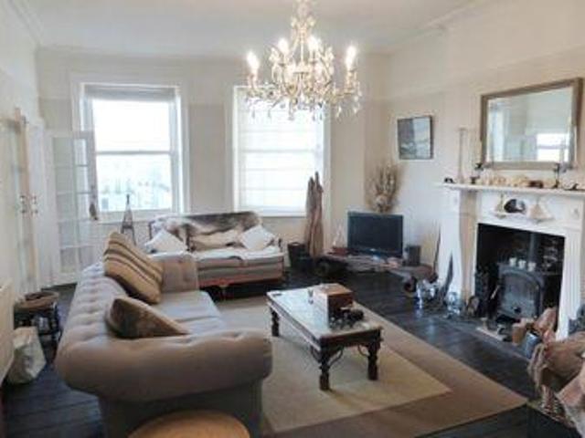 2 Bedrooms Flat for rent in Brunswick Square, Hove BN3
