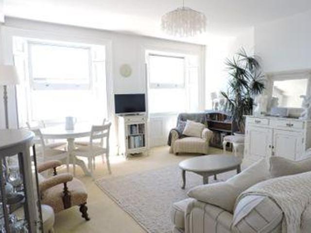 2 Bedrooms Flat for rent in Brunswick Terrace, Hove BN3