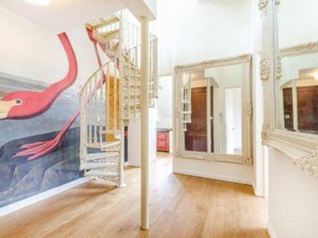 2 Bedrooms Flat for rent in Bracknell Gardens, Hampstead NW3