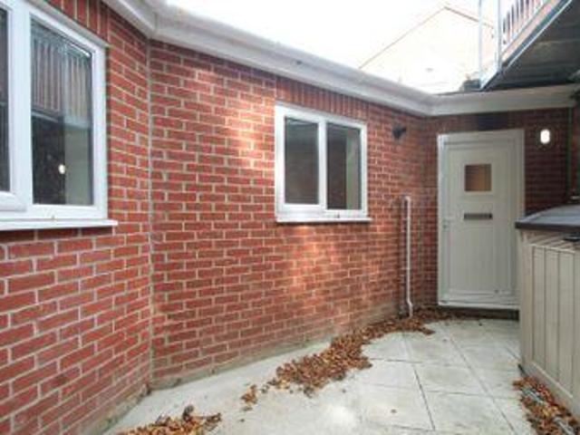 2 Bedrooms Flat for rent in Bradfield Walk, Worthing BN11