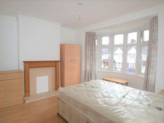 2 Bedrooms Flat for rent in Braemar Avenue, London NW10