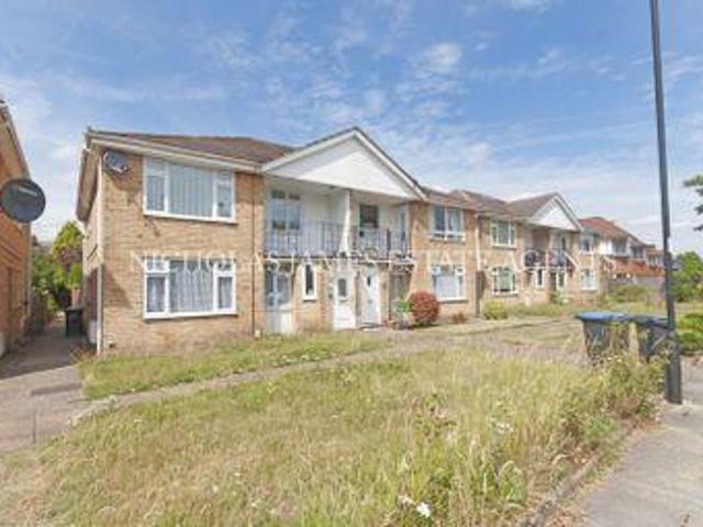 2 Bedrooms Flat for rent in Bramley Road, London N14