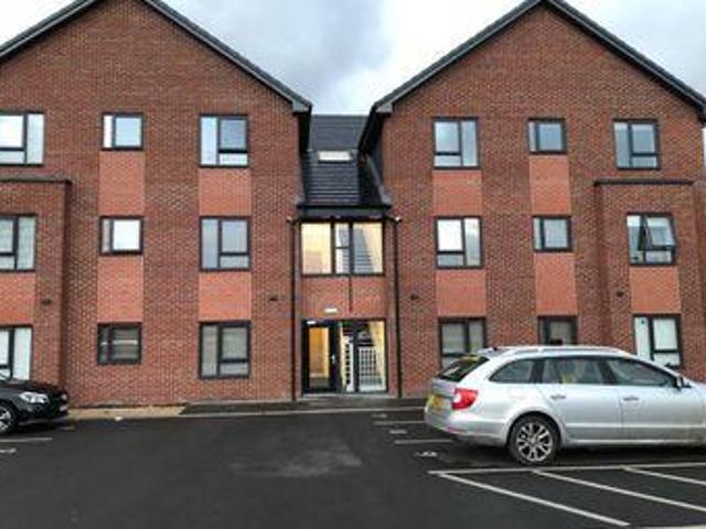 2 Bedrooms Flat for rent in Bratton Drive, Manchester M19