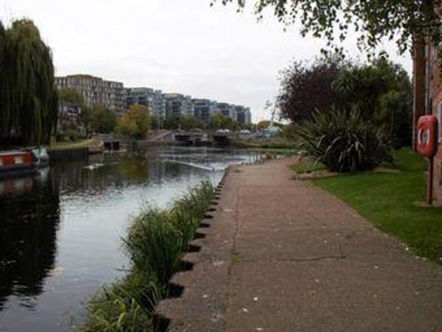 2 Bedrooms Flat for rent in Bream Close, London N17