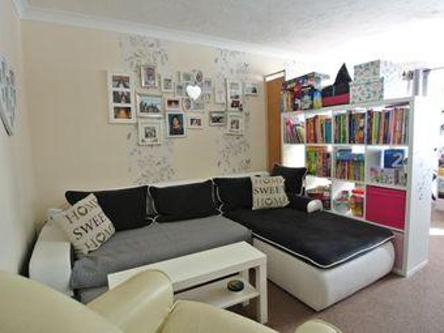 2 Bedrooms Flat for rent in Brent Terrace, Cricklewood NW2