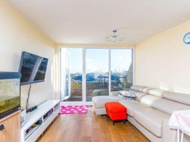 2 Bedrooms Flat for rent in Brentford Dock, Brentford TW8