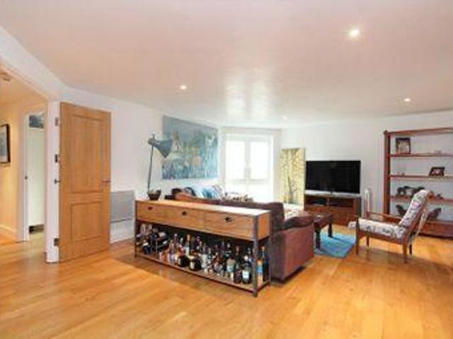 2 Bedrooms Flat for rent in Brewhouse Lane, London SW15