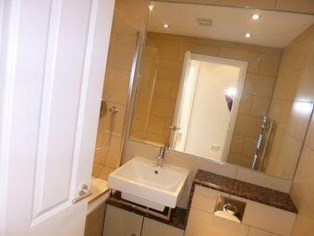 2 Bedrooms Flat for rent in Brigade Street, London SE3