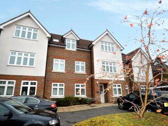 2 Bedrooms Flat for rent in Brighton Road, Purley CR8