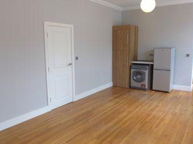 2 Bedrooms Flat for rent in Brighton Road, Purley CR8