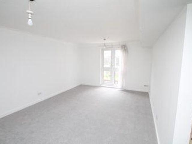 2 Bedrooms Flat for rent in Brighton Road, Purley CR8