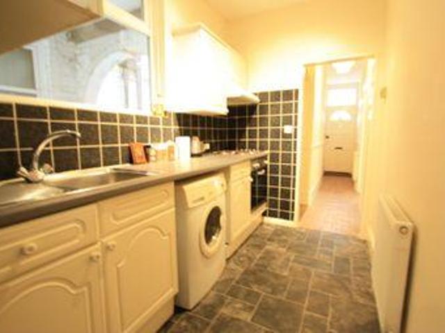 2 Bedrooms Flat for rent in Brighton Road, South Croydon CR2
