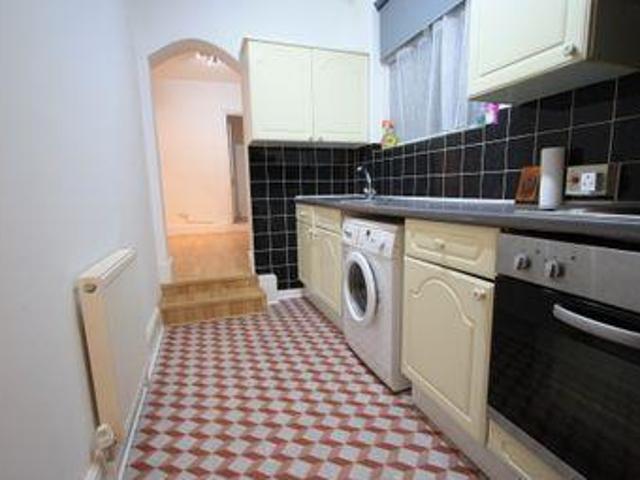 2 Bedrooms Flat for rent in Brighton Road, South Croydon CR2
