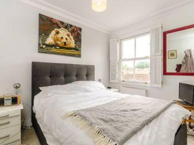 2 Bedrooms Flat for rent in Brighton Road, Surbiton KT6