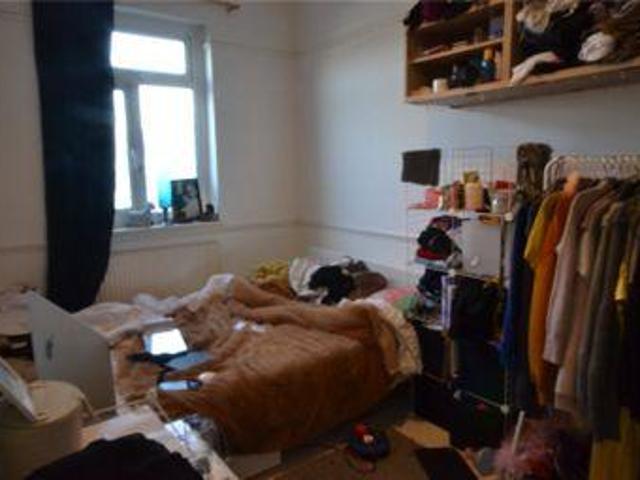 2 Bedrooms Flat for rent in Brighton Terrace, Brixton, London SW9