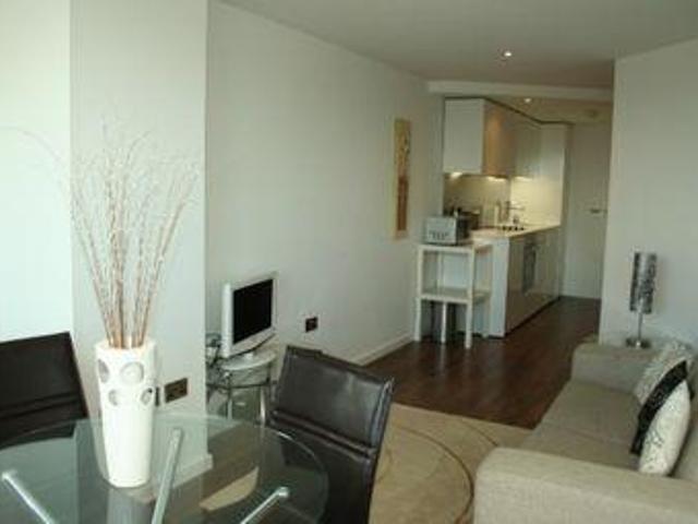 2 Bedrooms Flat for rent in Bridgewater Place, Water Lane, Leeds City Centre LS11