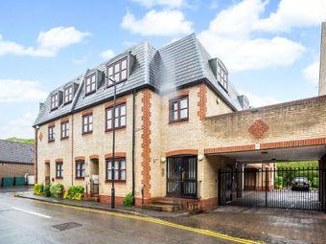 2 Bedrooms Flat for rent in Bridgewater Terrace, Windsor SL4