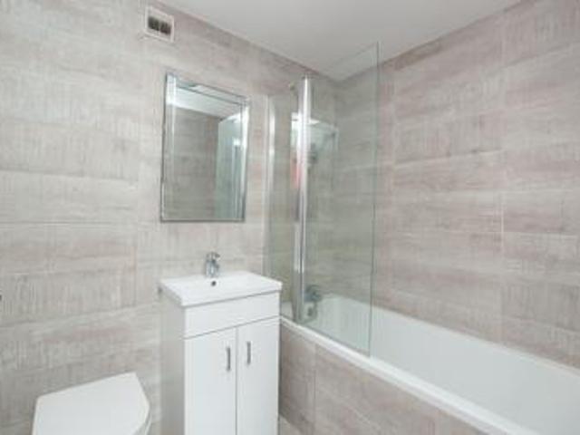 2 Bedrooms Flat for rent in Britten Close, Golders Green NW11