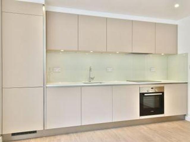 2 Bedrooms Flat for rent in Brixton Hill, London SW2