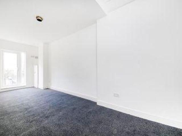 2 Bedrooms Flat for rent in Brixton Road, London SW9