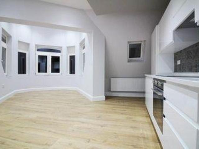 2 Bedrooms Flat for rent in Brixton Road, London SW9