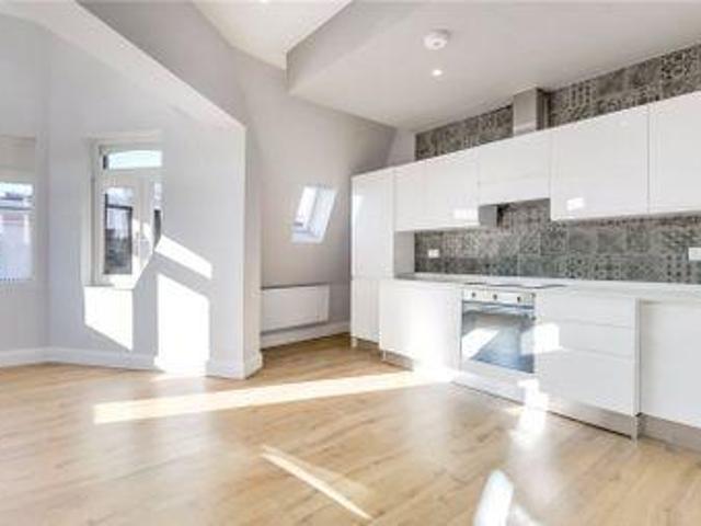 2 Bedrooms Flat for rent in Brixton Road, London SW9