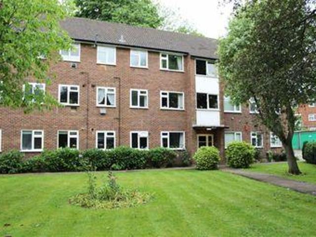 2 Bedrooms Flat for rent in Broadway Close, Woodford Green IG8