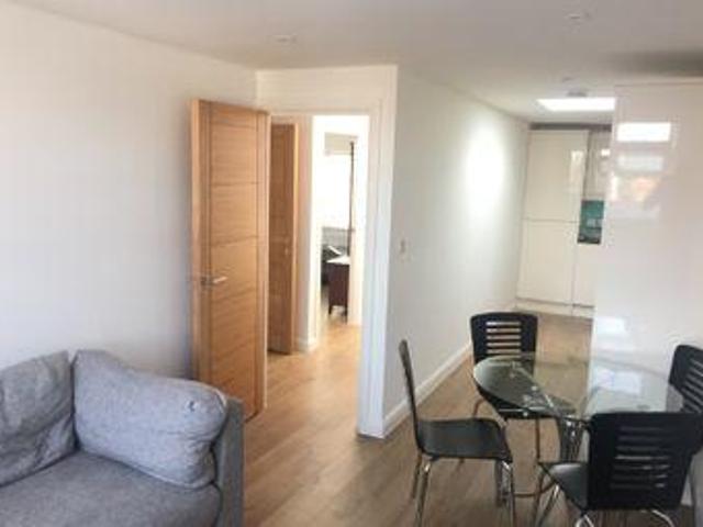 2 Bedrooms Flat for rent in Broadway, London W13