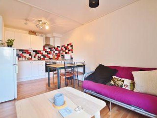 2 Bedrooms Flat for rent in Broadway Market, London E8