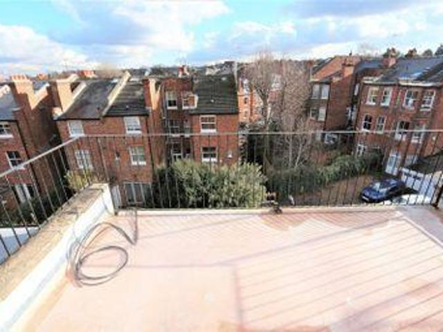 2 Bedrooms Flat for rent in Broadway Parade, London N8