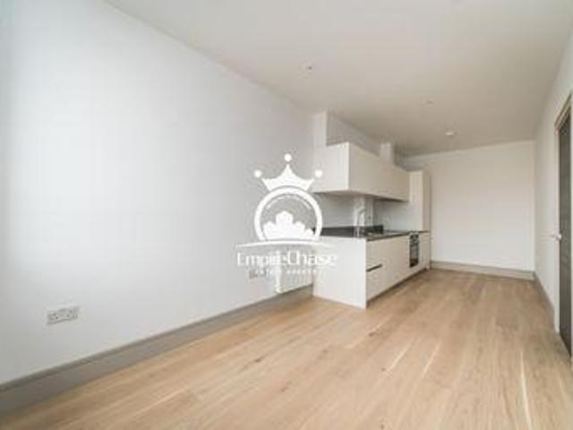2 Bedrooms Flat for rent in Broad House, Imperial Drive, Harrow, Middlesex HA2