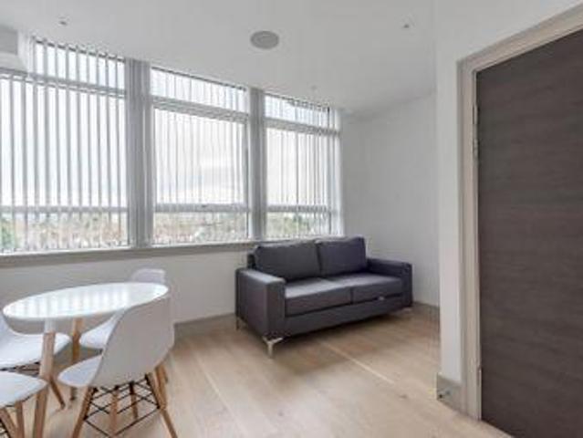 2 Bedrooms Flat for rent in Broad House, Imperial Drive, Harrow, London HA27Jw HA2
