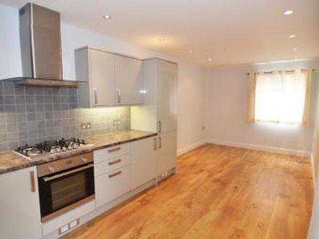 2 Bedrooms Flat for rent in Broad Street, Teddington TW11