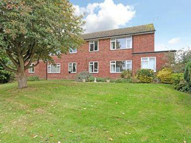 2 Bedrooms Flat for rent in Broadfields, Pewsey SN9