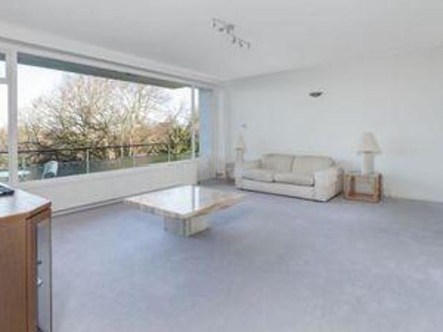 2 Bedrooms Flat for rent in Broadlands Road, London N6
