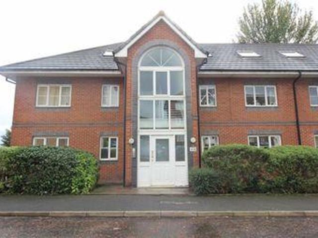 2 Bedrooms Flat for rent in Broadoaks, Bury, Greater Manchester BL9