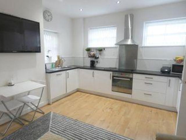 2 Bedrooms Flat for rent in Broomfield Park, Middleton, Manchester M24