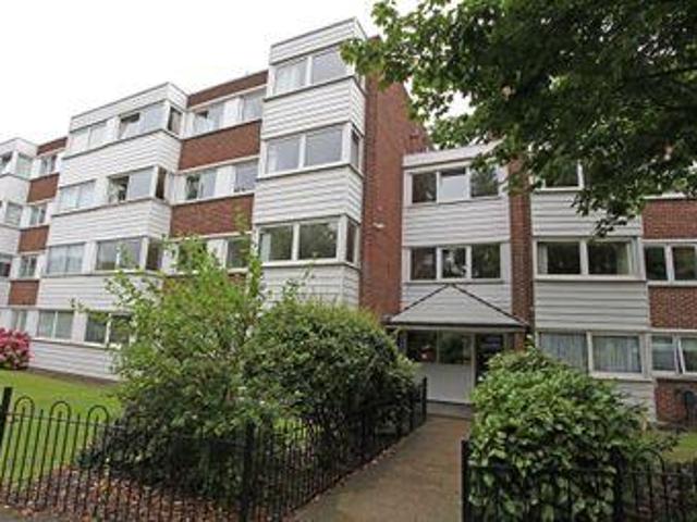 2 Bedrooms Flat for rent in Broomhill Road, Woodford Green IG8