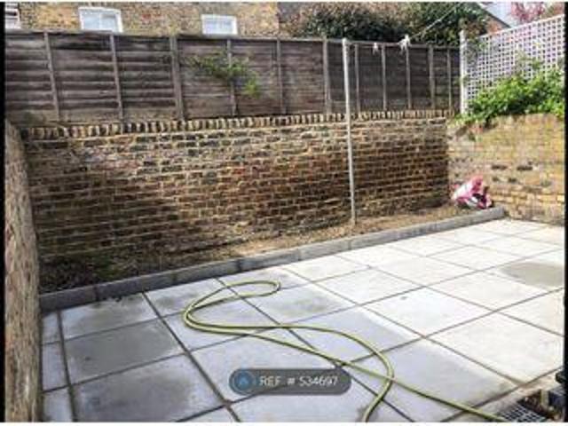 2 Bedrooms Flat for rent in Broomhouse Road, London SW6