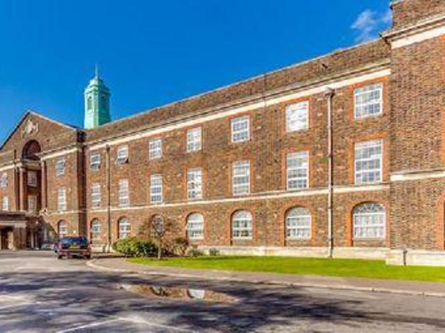 2 Bedrooms Flat for rent in Brook Road, London NW2
