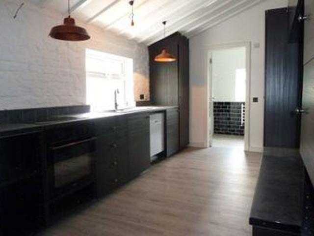 2 Bedrooms Flat for rent in Brookdale Road, Catford SE6