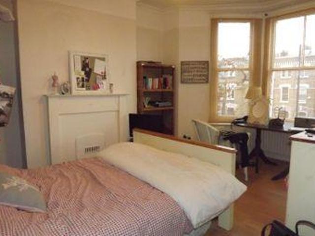 2 Bedrooms Flat for rent in Bromfelde Road, London SW4