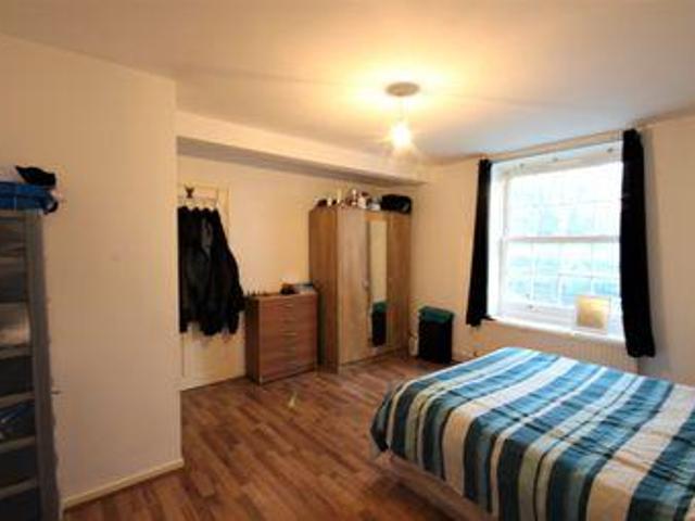 2 Bedrooms Flat for rent in Bromley High Street, London E3