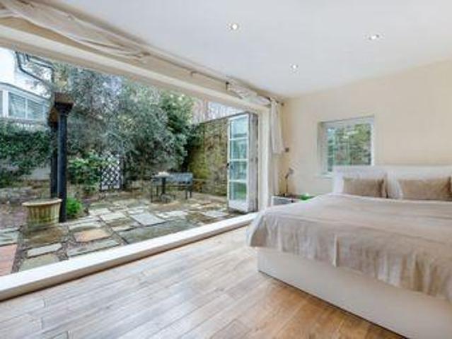 2 Bedrooms Flat for rent in Brompton Square, London SW3