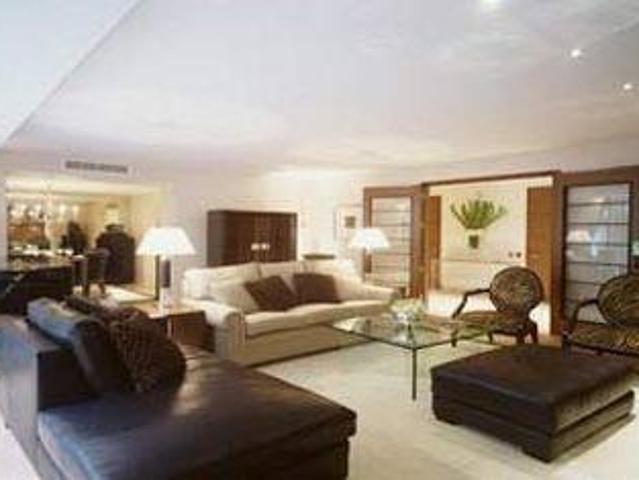 2 Bedrooms Flat for rent in Brompton Place, Knightsbridge, London SW3
