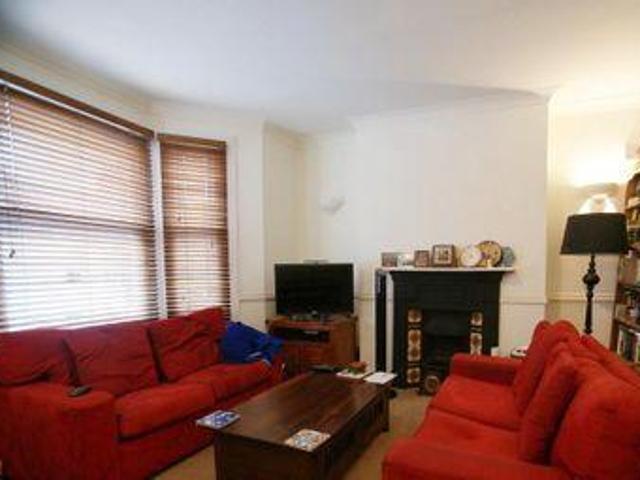 2 Bedrooms Flat for rent in Bronsart Road, Fulham, London SW6